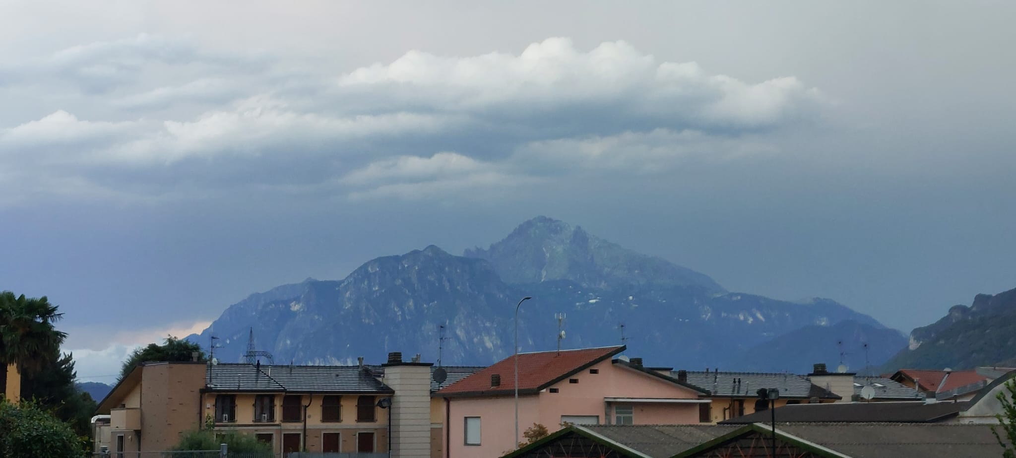 La Grignetta imbiancata da una maxi grandinata - Prima Merate